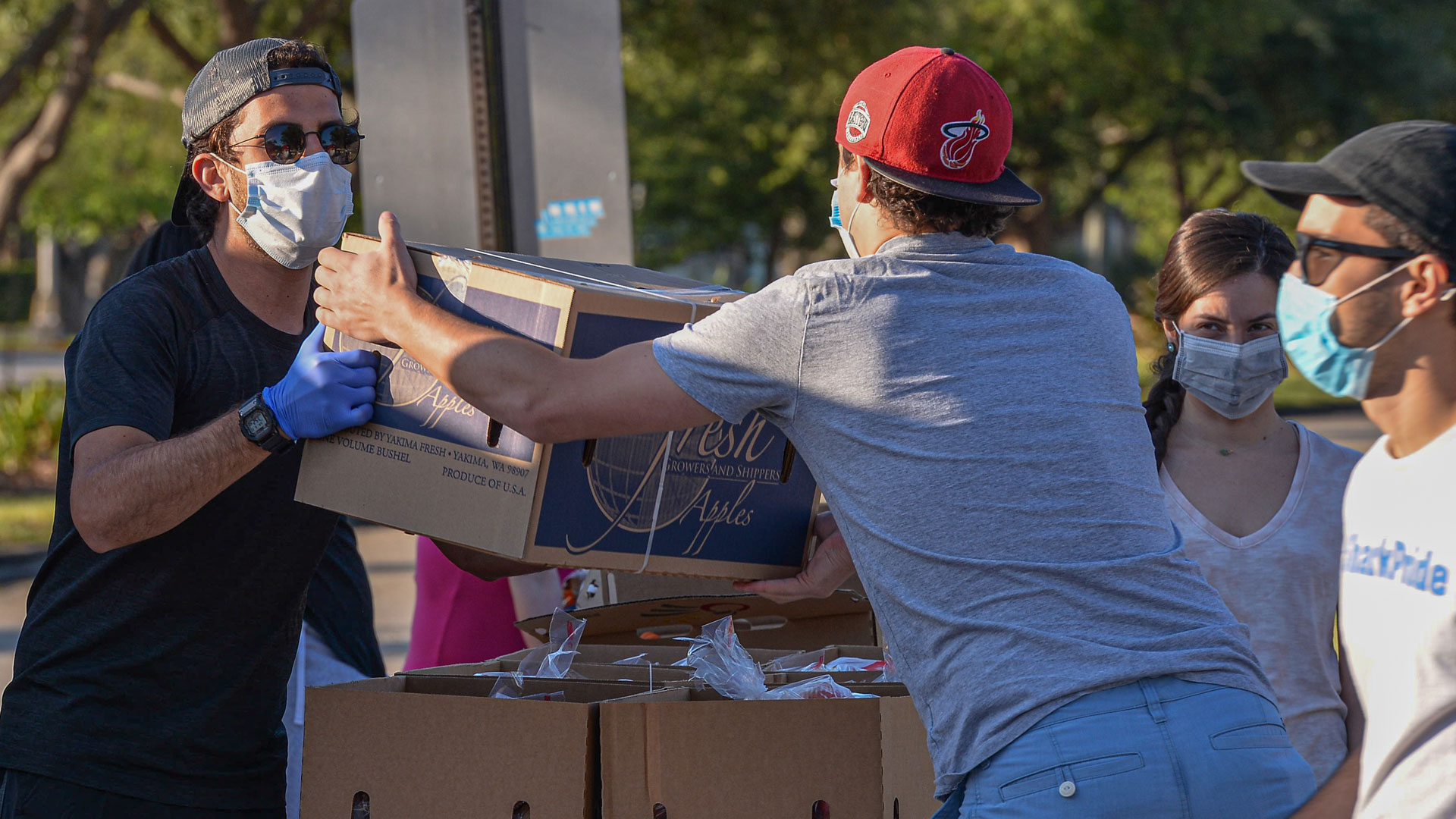 Ways to Volunteer and Give Back this Holiday Season in Miami | MDC News